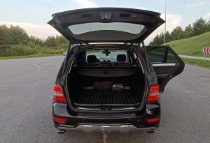 Black Mercedes-Benz ML 350 2010 in Alytus, with an engine capacity of 3.00 L and mileage of 343 thousand km for 7850 €, photo 10 on AUTOMOTO.COM.LV