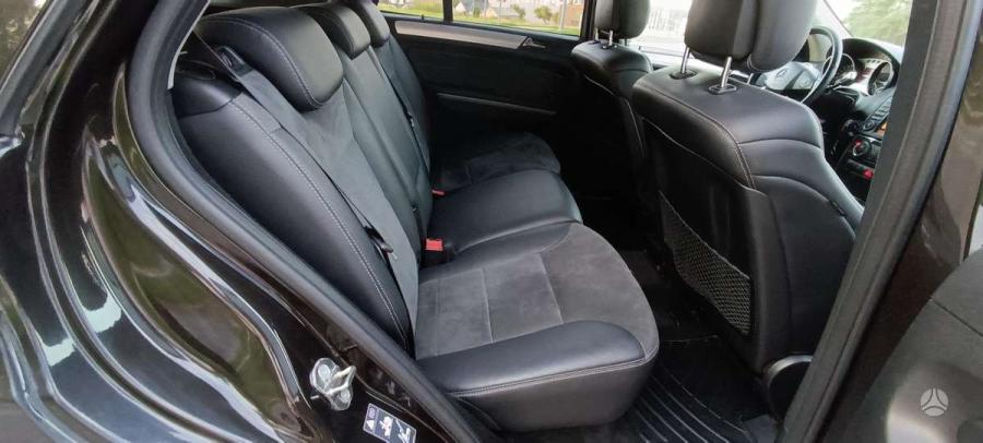 Black Mercedes-Benz ML 350 2010 in Alytus, with an engine capacity of 3.00 L and mileage of 343 thousand km for 7850 €, photo 18 on AUTOMOTO.COM.LV