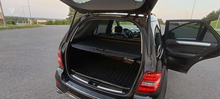 Black Mercedes-Benz ML 350 2010 in Alytus, with an engine capacity of 3.00 L and mileage of 343 thousand km for 7850 €, photo 20 on AUTOMOTO.COM.LV