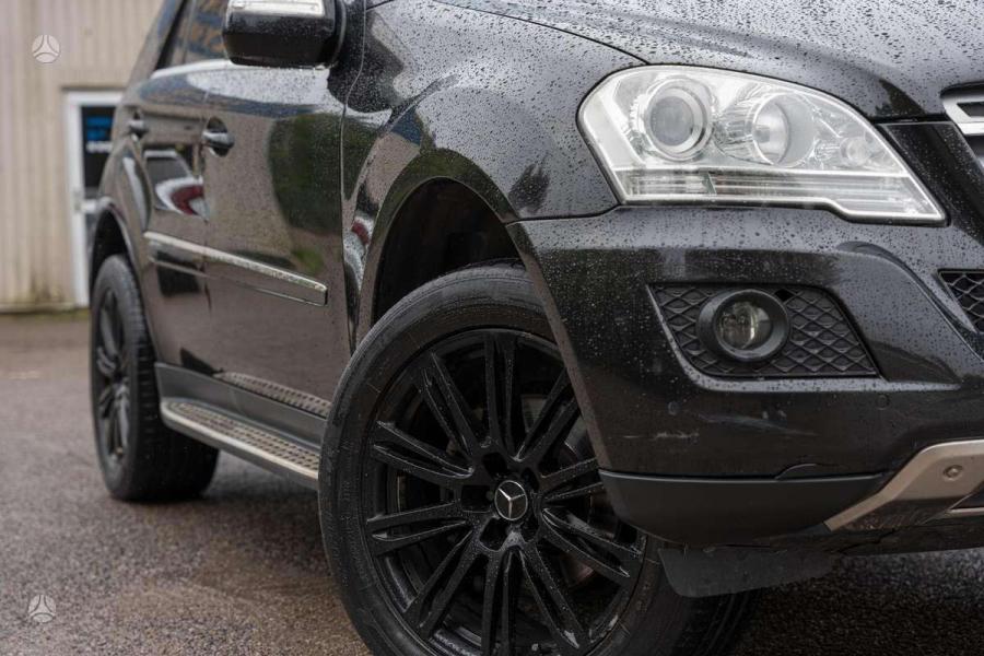 Melns Mercedes-Benz ML 350 2010 Viļņa, ar dzinēja tilpumu 2.99 L un nobraukumu 360 tūkst. km par 7990 €, foto 3 vietnē AUTOMOTO.COM.LV