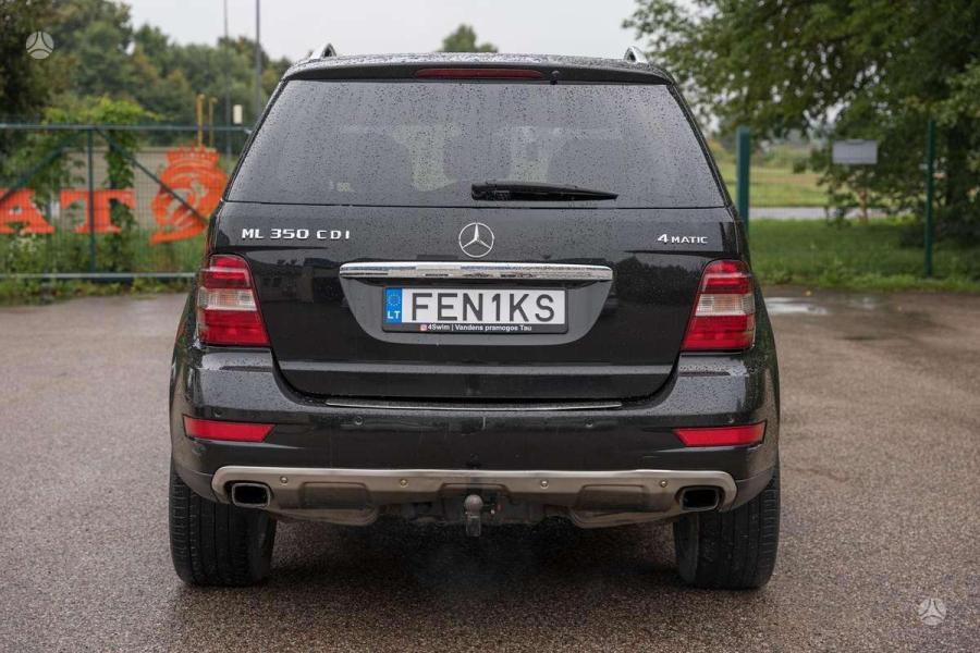 Melns Mercedes-Benz ML 350 2010 Viļņa, ar dzinēja tilpumu 2.99 L un nobraukumu 360 tūkst. km par 7990 €, foto 4 vietnē AUTOMOTO.COM.LV