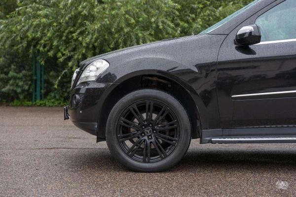Melns Mercedes-Benz ML 350 2010 Viļņa, ar dzinēja tilpumu 2.99 L un nobraukumu 360 tūkst. km par 7990 €, foto 8 vietnē AUTOMOTO.COM.LV