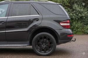 Melns Mercedes-Benz ML 350 2010 Viļņa, ar dzinēja tilpumu 2.99 L un nobraukumu 360 tūkst. km par 7990 €, foto 9 vietnē AUTOMOTO.COM.LV