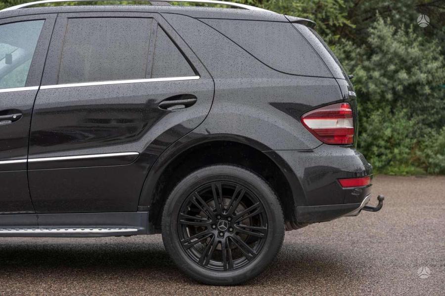 Melns Mercedes-Benz ML 350 2010 Viļņa, ar dzinēja tilpumu 2.99 L un nobraukumu 360 tūkst. km par 7990 €, foto 9 vietnē AUTOMOTO.COM.LV