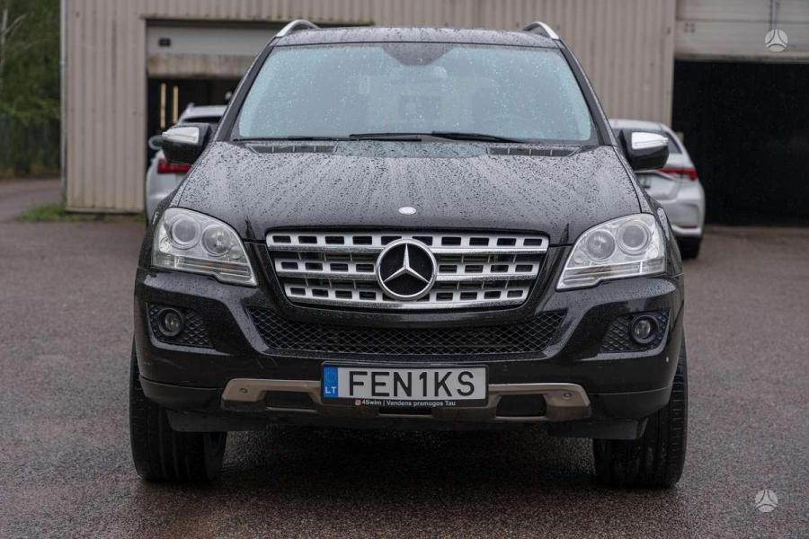 Melns Mercedes-Benz ML 350 2010 Viļņa, ar dzinēja tilpumu 2.99 L un nobraukumu 360 tūkst. km par 7990 €, foto 10 vietnē AUTOMOTO.COM.LV