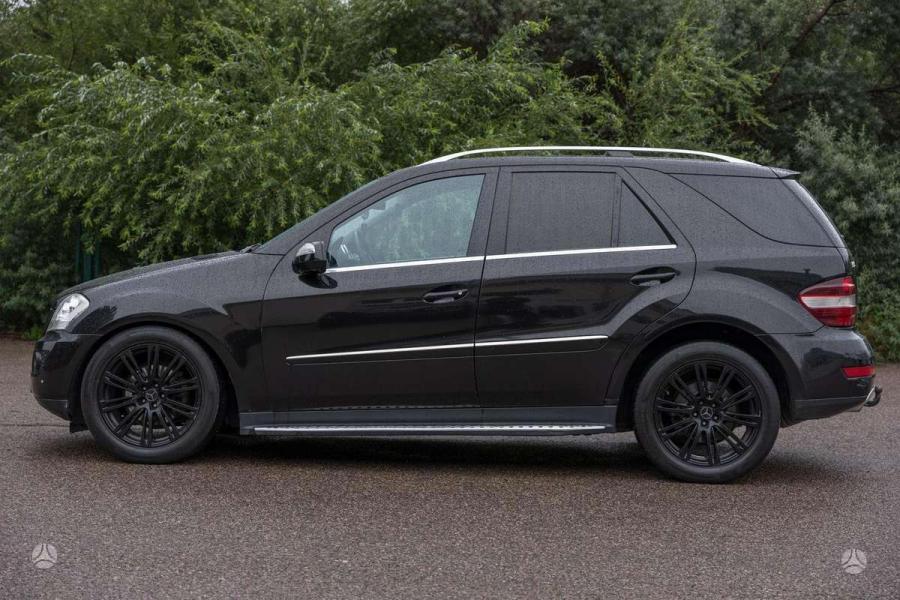 Melns Mercedes-Benz ML 350 2010 Viļņa, ar dzinēja tilpumu 2.99 L un nobraukumu 360 tūkst. km par 7990 €, foto 11 vietnē AUTOMOTO.COM.LV