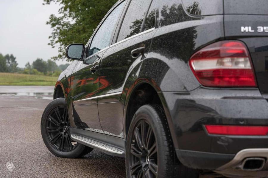 Melns Mercedes-Benz ML 350 2010 Viļņa, ar dzinēja tilpumu 2.99 L un nobraukumu 360 tūkst. km par 7990 €, foto 13 vietnē AUTOMOTO.COM.LV