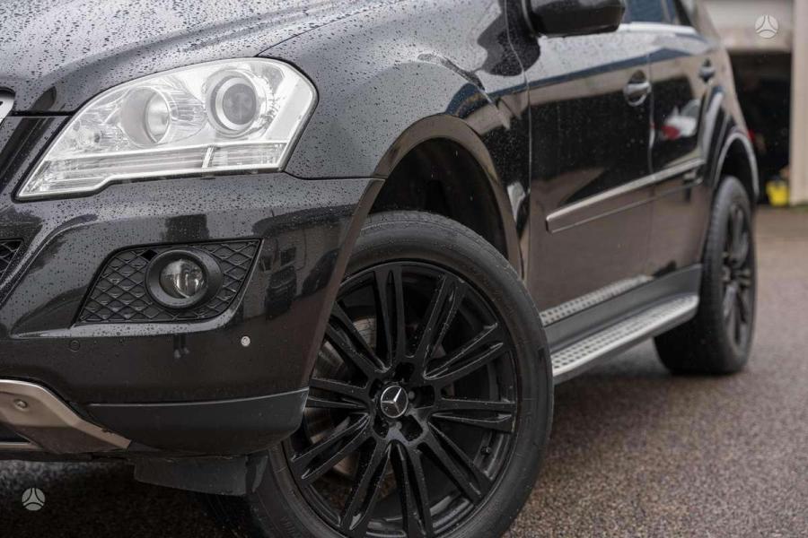 Melns Mercedes-Benz ML 350 2010 Viļņa, ar dzinēja tilpumu 2.99 L un nobraukumu 360 tūkst. km par 7990 €, foto 16 vietnē AUTOMOTO.COM.LV