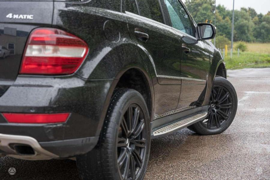 Melns Mercedes-Benz ML 350 2010 Viļņa, ar dzinēja tilpumu 2.99 L un nobraukumu 360 tūkst. km par 7990 €, foto 18 vietnē AUTOMOTO.COM.LV