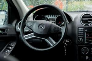 Melns Mercedes-Benz ML 350 2010 Viļņa, ar dzinēja tilpumu 2.99 L un nobraukumu 360 tūkst. km par 7990 €, foto 28 vietnē AUTOMOTO.COM.LV