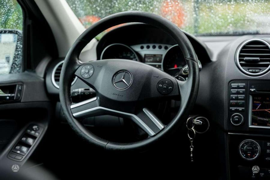 Melns Mercedes-Benz ML 350 2010 Viļņa, ar dzinēja tilpumu 2.99 L un nobraukumu 360 tūkst. km par 7990 €, foto 28 vietnē AUTOMOTO.COM.LV