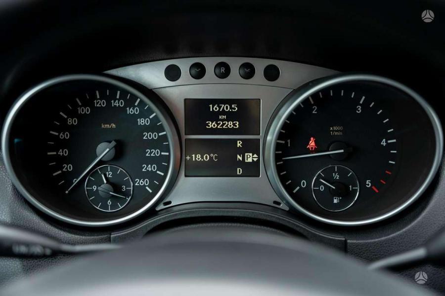 Melns Mercedes-Benz ML 350 2010 Viļņa, ar dzinēja tilpumu 2.99 L un nobraukumu 360 tūkst. km par 7990 €, foto 35 vietnē AUTOMOTO.COM.LV