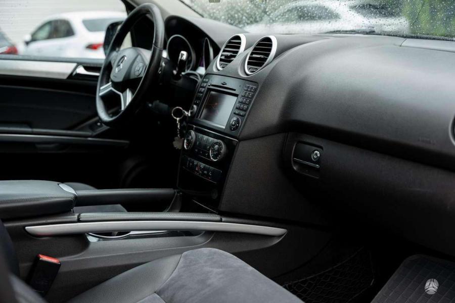Melns Mercedes-Benz ML 350 2010 Viļņa, ar dzinēja tilpumu 2.99 L un nobraukumu 360 tūkst. km par 7990 €, foto 43 vietnē AUTOMOTO.COM.LV