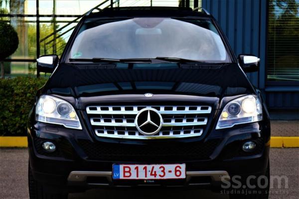 Mercedes-Benz ML 350 2010 in Riga on AUTOMOTO.COM.LV Black Mercedes-Benz ML 350 2010 in Riga, with an engine capacity of 3.00 L and mileage of 262 thousand km for 8990 €, photo 1 on AUTOMOTO.COM.LV