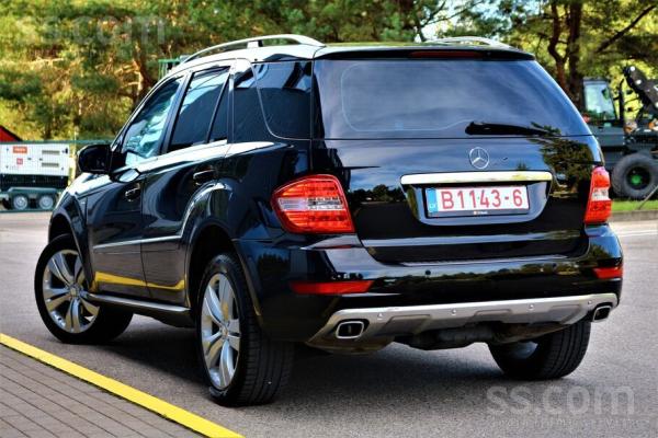 Mercedes-Benz ML 350 2010 in Riga on AUTOMOTO.COM.LV Black Mercedes-Benz ML 350 2010 in Riga, with an engine capacity of 3.00 L and mileage of 262 thousand km for 8990 €, photo 5 on AUTOMOTO.COM.LV