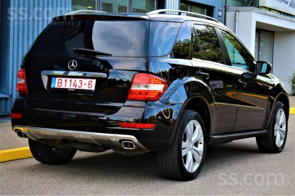 Mercedes-Benz ML 350 2010 in Riga on AUTOMOTO.COM.LV Black Mercedes-Benz ML 350 2010 in Riga, with an engine capacity of 3.00 L and mileage of 262 thousand km for 8990 €, photo 8 on AUTOMOTO.COM.LV