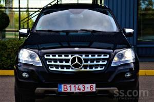 Black Mercedes-Benz ML 350 2010 in Riga, with an engine capacity of 3.00 L and mileage of 262 thousand km for 8990 €, photo 1 on AUTOMOTO.COM.LV