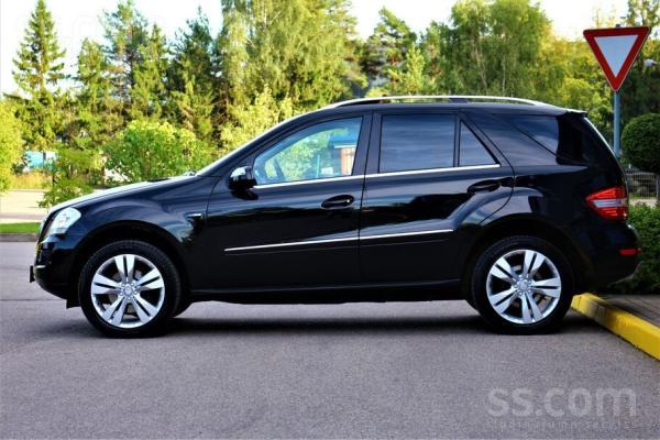 Black Mercedes-Benz ML 350 2010 in Riga, with an engine capacity of 3.00 L and mileage of 262 thousand km for 8990 €, photo 4 on AUTOMOTO.COM.LV