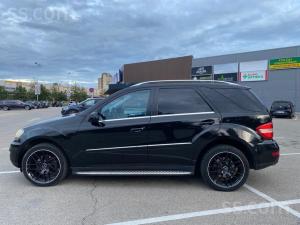 Melns Mercedes-Benz ML 350 2010 Rīga, ar dzinēja tilpumu 3.00 L un nobraukumu 291 tūkst. km par 8850 €, foto 5 vietnē AUTOMOTO.COM.LV