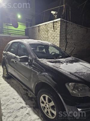 Melns Mercedes-Benz ML 350 2011 Rīga, ar dzinēja tilpumu 3.00 L un nobraukumu 171 tūkst. km par 9200 €, foto 5 vietnē AUTOMOTO.COM.LV