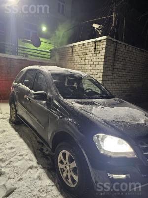 Melns Mercedes-Benz ML 350 2011 Rīga, ar dzinēja tilpumu 3.00 L un nobraukumu 171 tūkst. km par 12000 €, foto 7 vietnē AUTOMOTO.COM.LV