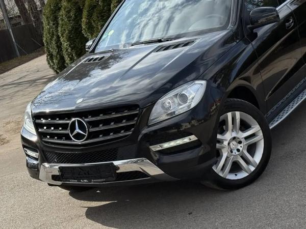 Melns Mercedes-Benz ML 350 2011 Jūrmala, ar dzinēja tilpumu 3.00 L un nobraukumu 235 tūkst. km par 9700 €, foto 3 vietnē AUTOMOTO.COM.LV