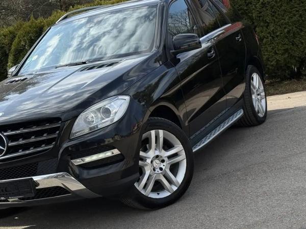 Melns Mercedes-Benz ML 350 2011 Jūrmala, ar dzinēja tilpumu 3.00 L un nobraukumu 235 tūkst. km par 9700 €, foto 5 vietnē AUTOMOTO.COM.LV