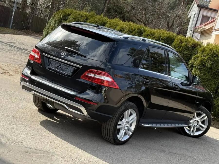 Melns Mercedes-Benz ML 350 2011 Jūrmala, ar dzinēja tilpumu 3.00 L un nobraukumu 235 tūkst. km par 9700 €, foto 14 vietnē AUTOMOTO.COM.LV