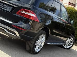 Melns Mercedes-Benz ML 350 2011 Jūrmala, ar dzinēja tilpumu 3.00 L un nobraukumu 235 tūkst. km par 9700 €, foto 16 vietnē AUTOMOTO.COM.LV