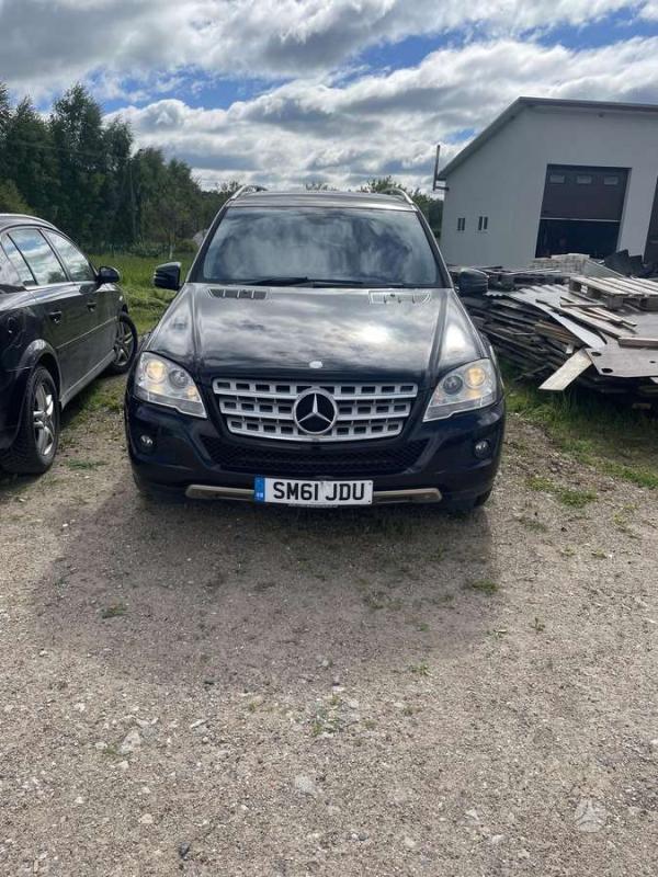 Black Mercedes-Benz ML 350 2011 in Vilnius, with an engine capacity of 0.00 L and mileage of 250 thousand km for 2100 €, photo 1 on AUTOMOTO.COM.LV