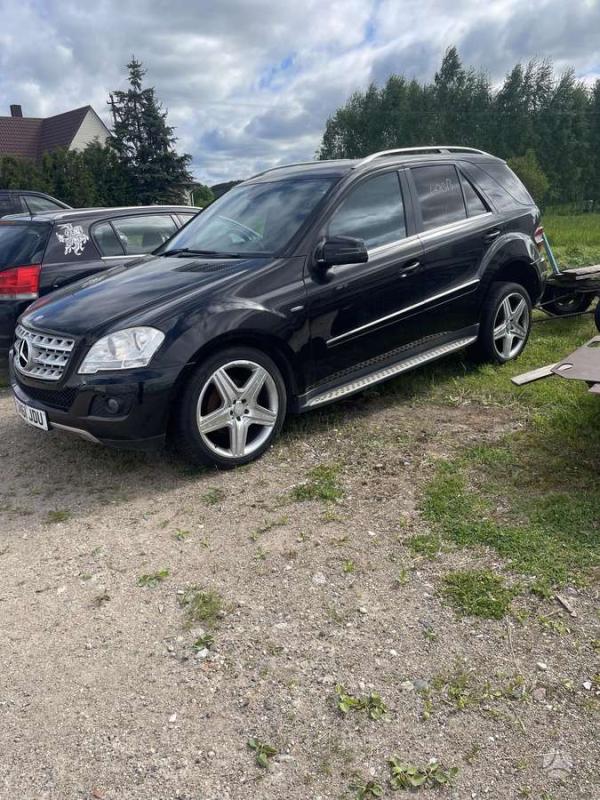Black Mercedes-Benz ML 350 2011 in Vilnius, with an engine capacity of 0.00 L and mileage of 250 thousand km for 2100 €, photo 2 on AUTOMOTO.COM.LV
