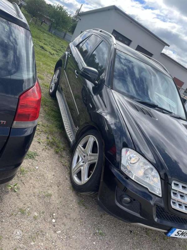 Black Mercedes-Benz ML 350 2011 in Vilnius, with an engine capacity of 0.00 L and mileage of 250 thousand km for 2100 €, photo 3 on AUTOMOTO.COM.LV