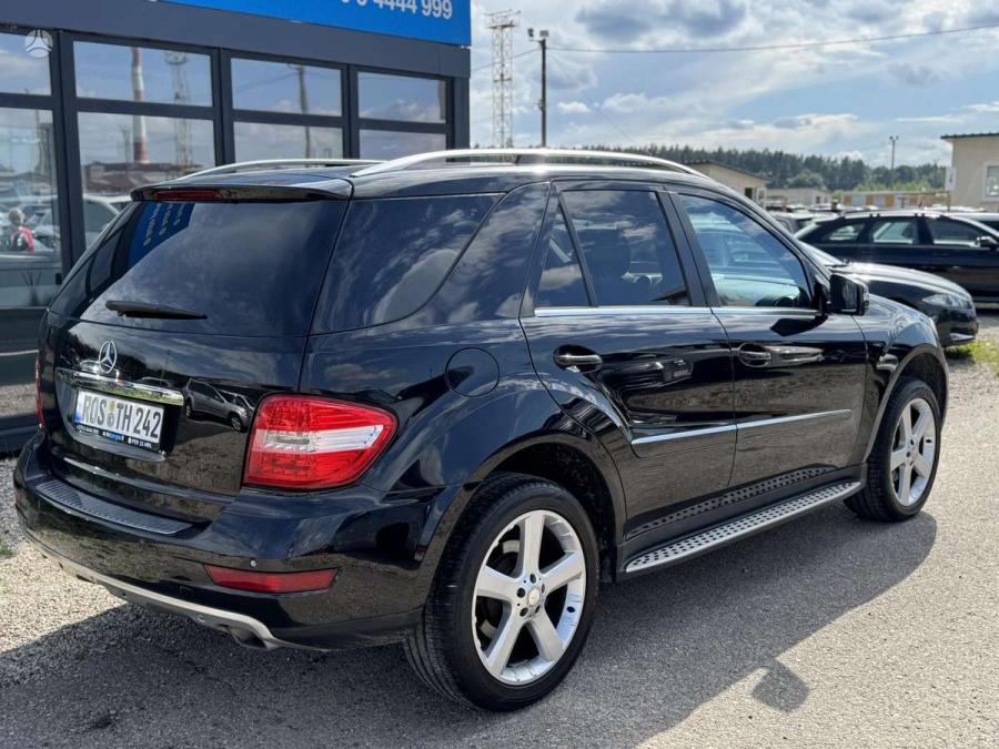 Black Mercedes-Benz ML 350 2011 in Vilnius, with an engine capacity of 3.00 L and mileage of 264 thousand km for 8950 €, photo 5 on AUTOMOTO.COM.LV