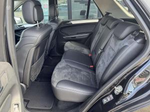 Black Mercedes-Benz ML 350 2011 in Vilnius, with an engine capacity of 3.00 L and mileage of 264 thousand km for 8950 €, photo 7 on AUTOMOTO.COM.LV