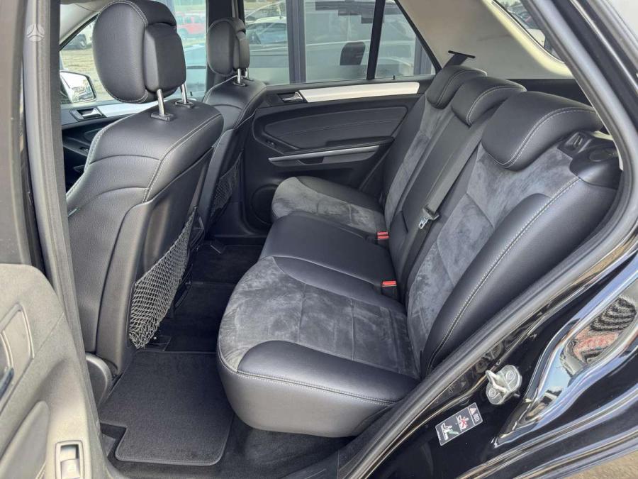 Black Mercedes-Benz ML 350 2011 in Vilnius, with an engine capacity of 3.00 L and mileage of 264 thousand km for 8950 €, photo 7 on AUTOMOTO.COM.LV
