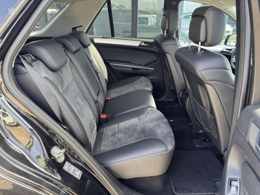 Black Mercedes-Benz ML 350 2011 in Vilnius, with an engine capacity of 3.00 L and mileage of 264 thousand km for 8950 €, photo 8 on AUTOMOTO.COM.LV
