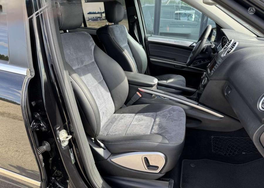 Black Mercedes-Benz ML 350 2011 in Vilnius, with an engine capacity of 3.00 L and mileage of 264 thousand km for 8950 €, photo 9 on AUTOMOTO.COM.LV
