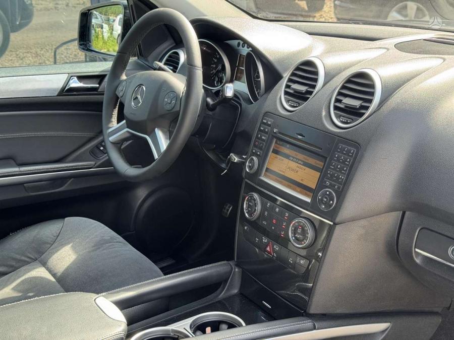 Black Mercedes-Benz ML 350 2011 in Vilnius, with an engine capacity of 3.00 L and mileage of 264 thousand km for 8950 €, photo 12 on AUTOMOTO.COM.LV