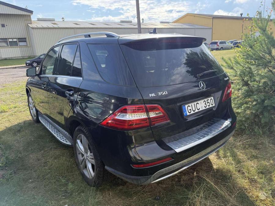 Melns Mercedes-Benz ML 350 2011 Viļņa, ar dzinēja tilpumu 3.50 L un nobraukumu 175 tūkst. km par 6500 €, foto 5 vietnē AUTOMOTO.COM.LV