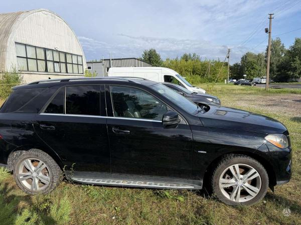 Melns Mercedes-Benz ML 350 2011 Viļņa, ar dzinēja tilpumu 3.50 L un nobraukumu 175 tūkst. km par 6500 €, foto 6 vietnē AUTOMOTO.COM.LV