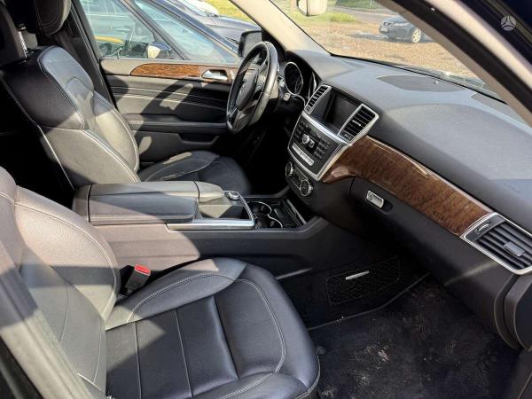 Melns Mercedes-Benz ML 350 2011 Viļņa, ar dzinēja tilpumu 3.50 L un nobraukumu 175 tūkst. km par 6500 €, foto 7 vietnē AUTOMOTO.COM.LV