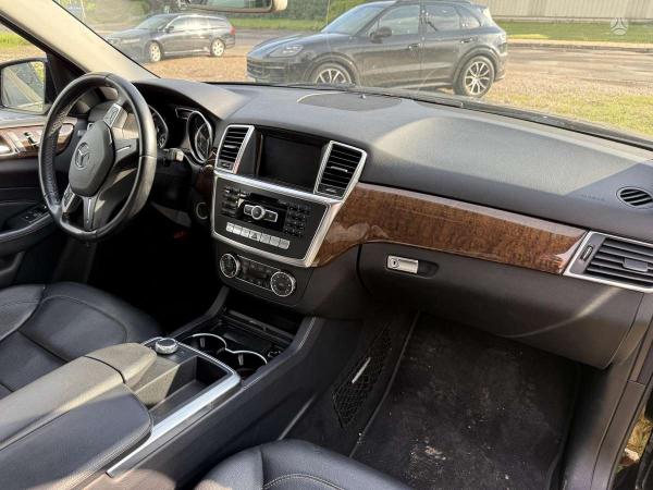 Melns Mercedes-Benz ML 350 2011 Viļņa, ar dzinēja tilpumu 3.50 L un nobraukumu 175 tūkst. km par 6500 €, foto 8 vietnē AUTOMOTO.COM.LV
