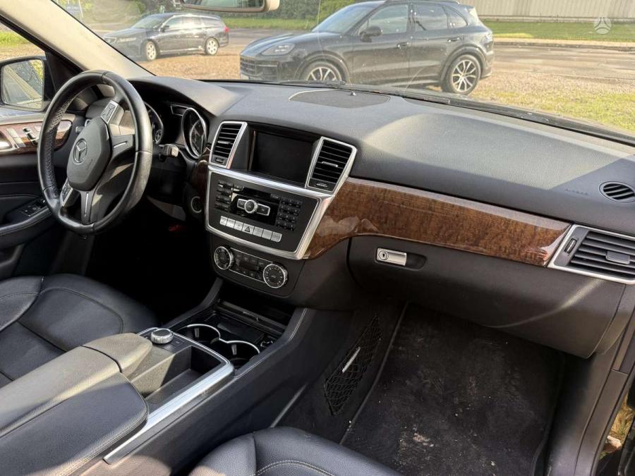 Melns Mercedes-Benz ML 350 2011 Viļņa, ar dzinēja tilpumu 3.50 L un nobraukumu 175 tūkst. km par 6500 €, foto 9 vietnē AUTOMOTO.COM.LV