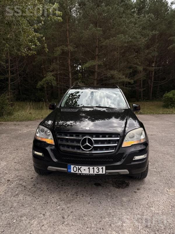 Black Mercedes-Benz ML 350 2011 in Liepaja, with an engine capacity of 3.00 L and mileage of 190 thousand km for 11500 €, photo 1 on AUTOMOTO.COM.LV