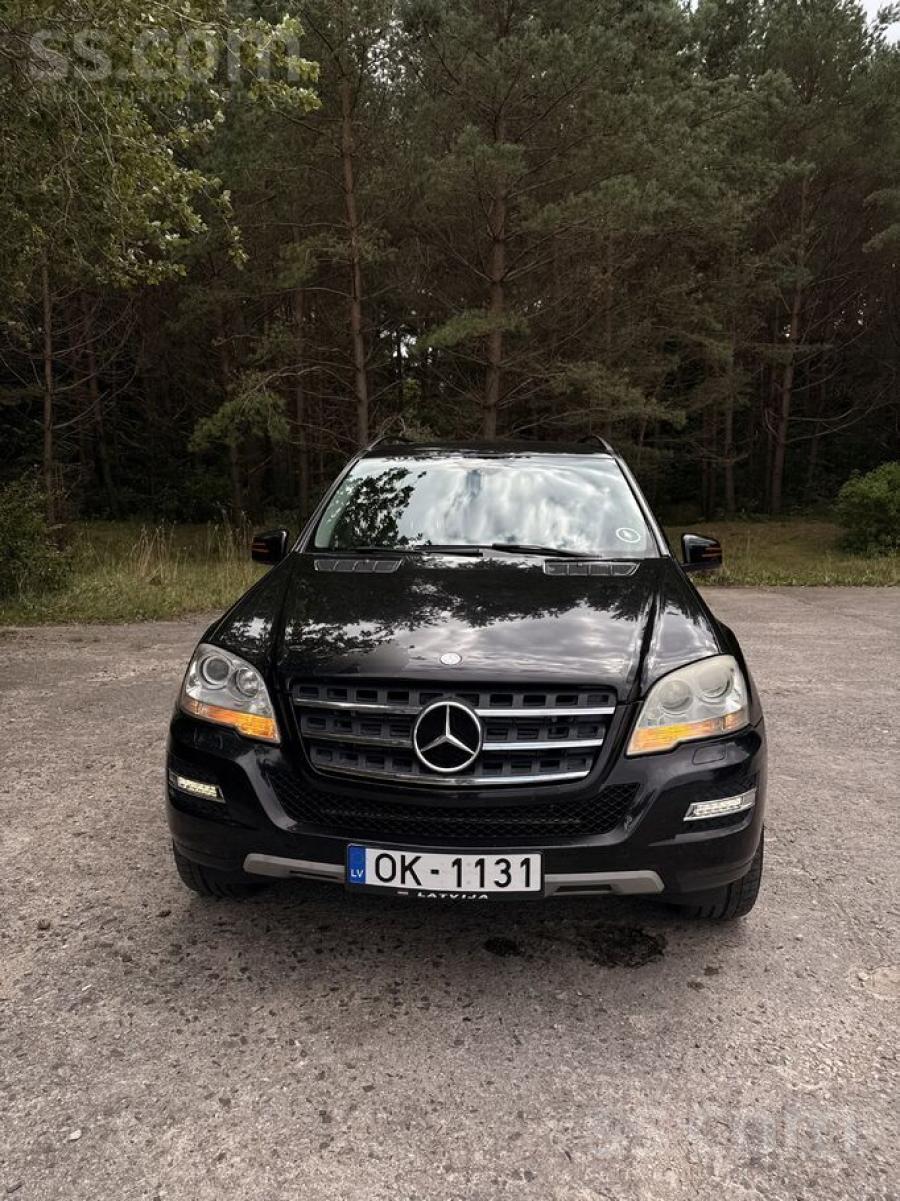 Black Mercedes-Benz ML 350 2011 in Liepaja, with an engine capacity of 3.00 L and mileage of 190 thousand km for 11500 €, photo 1 on AUTOMOTO.COM.LV
