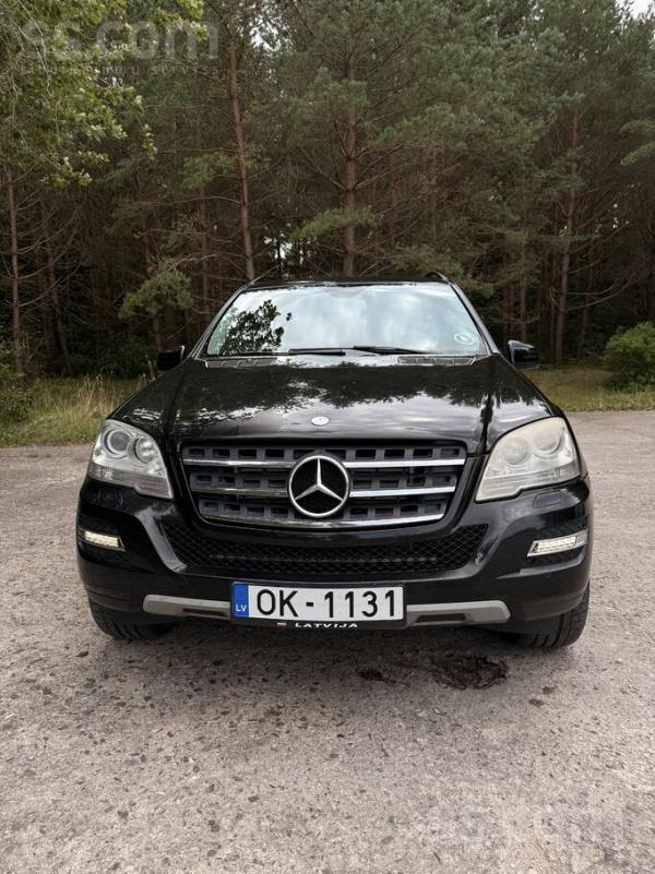 Black Mercedes-Benz ML 350 2011 in Liepaja, with an engine capacity of 3.00 L and mileage of 190 thousand km for 11500 €, photo 3 on AUTOMOTO.COM.LV