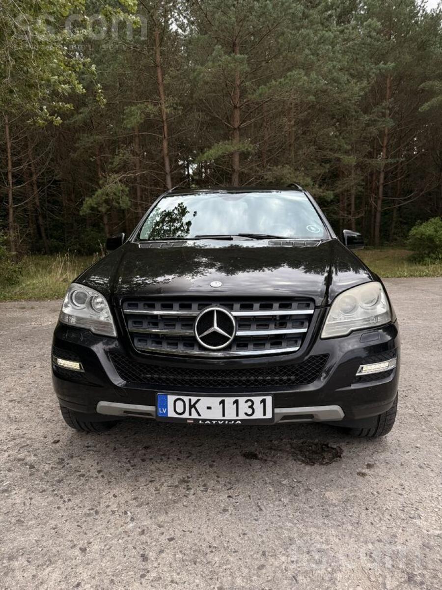 Black Mercedes-Benz ML 350 2011 in Liepaja, with an engine capacity of 3.00 L and mileage of 190 thousand km for 11500 €, photo 3 on AUTOMOTO.COM.LV