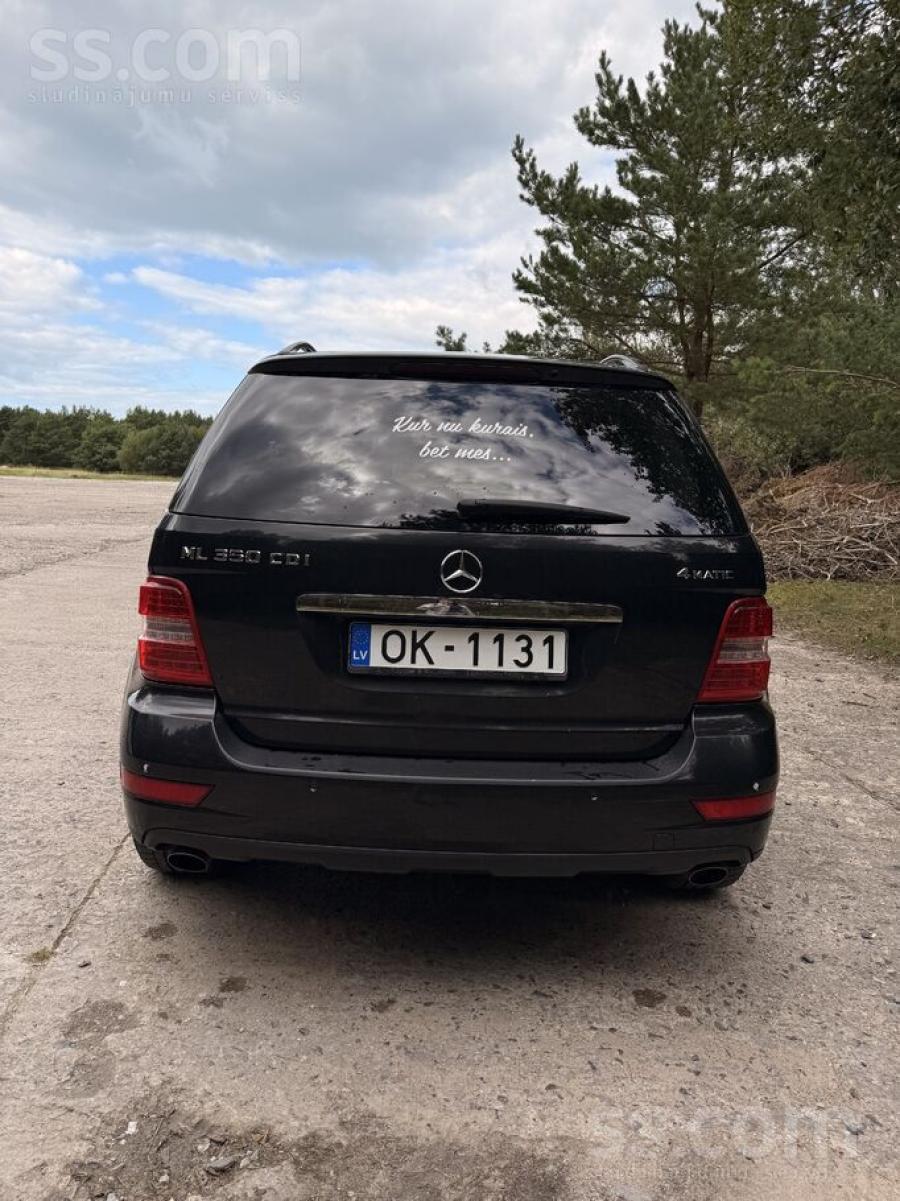 Black Mercedes-Benz ML 350 2011 in Liepaja, with an engine capacity of 3.00 L and mileage of 190 thousand km for 11500 €, photo 4 on AUTOMOTO.COM.LV