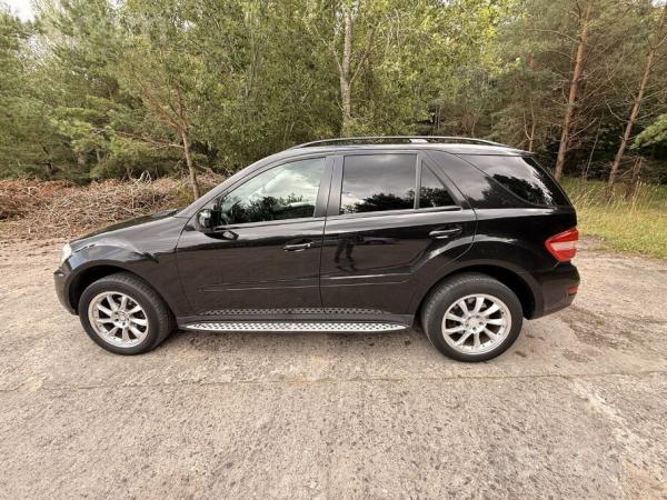 Black Mercedes-Benz ML 350 2011 in Liepaja, with an engine capacity of 3.00 L and mileage of 190 thousand km for 11500 €, photo 5 on AUTOMOTO.COM.LV