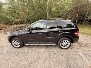 Black Mercedes-Benz ML 350 2011 in Liepaja, with an engine capacity of 3.00 L and mileage of 190 thousand km for 11500 €, photo 5 on AUTOMOTO.COM.LV